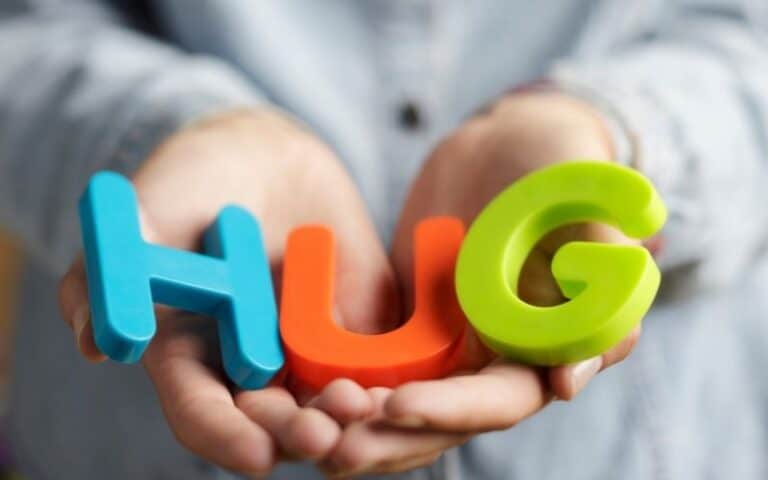 How Many Hugs Do You Need a Day? 8 Surprising Benefits of Hugs ...
